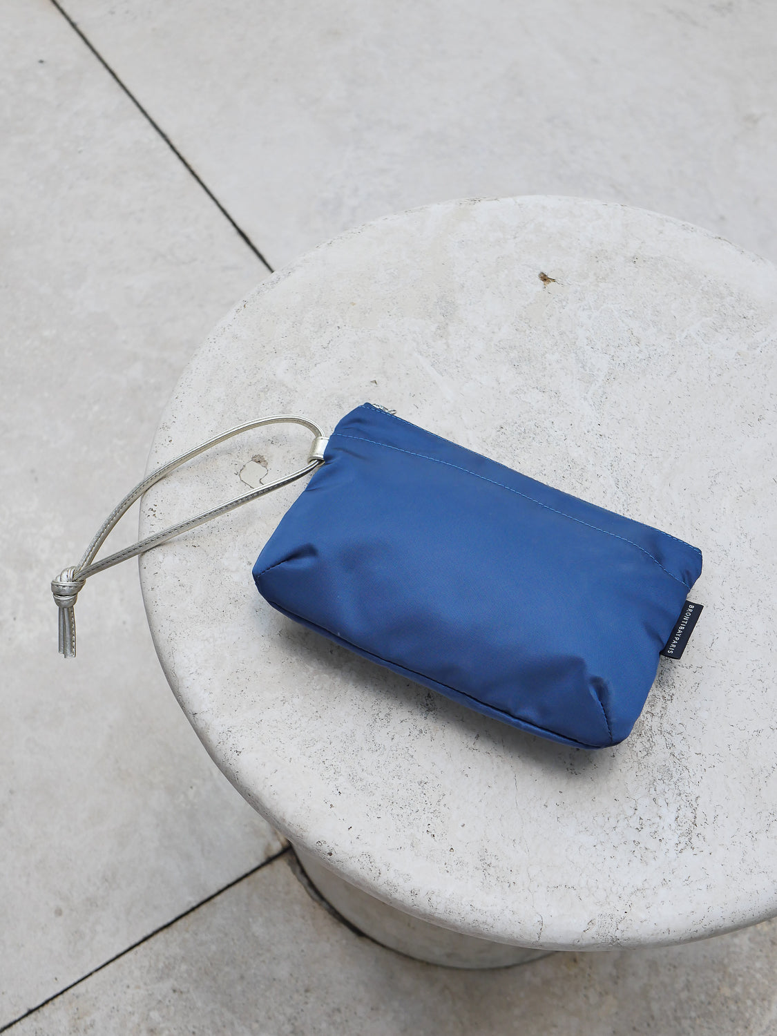 Pochette Verona Nylon Satiné – Lien en Cuir Métallisé Doré & Fermeture ...