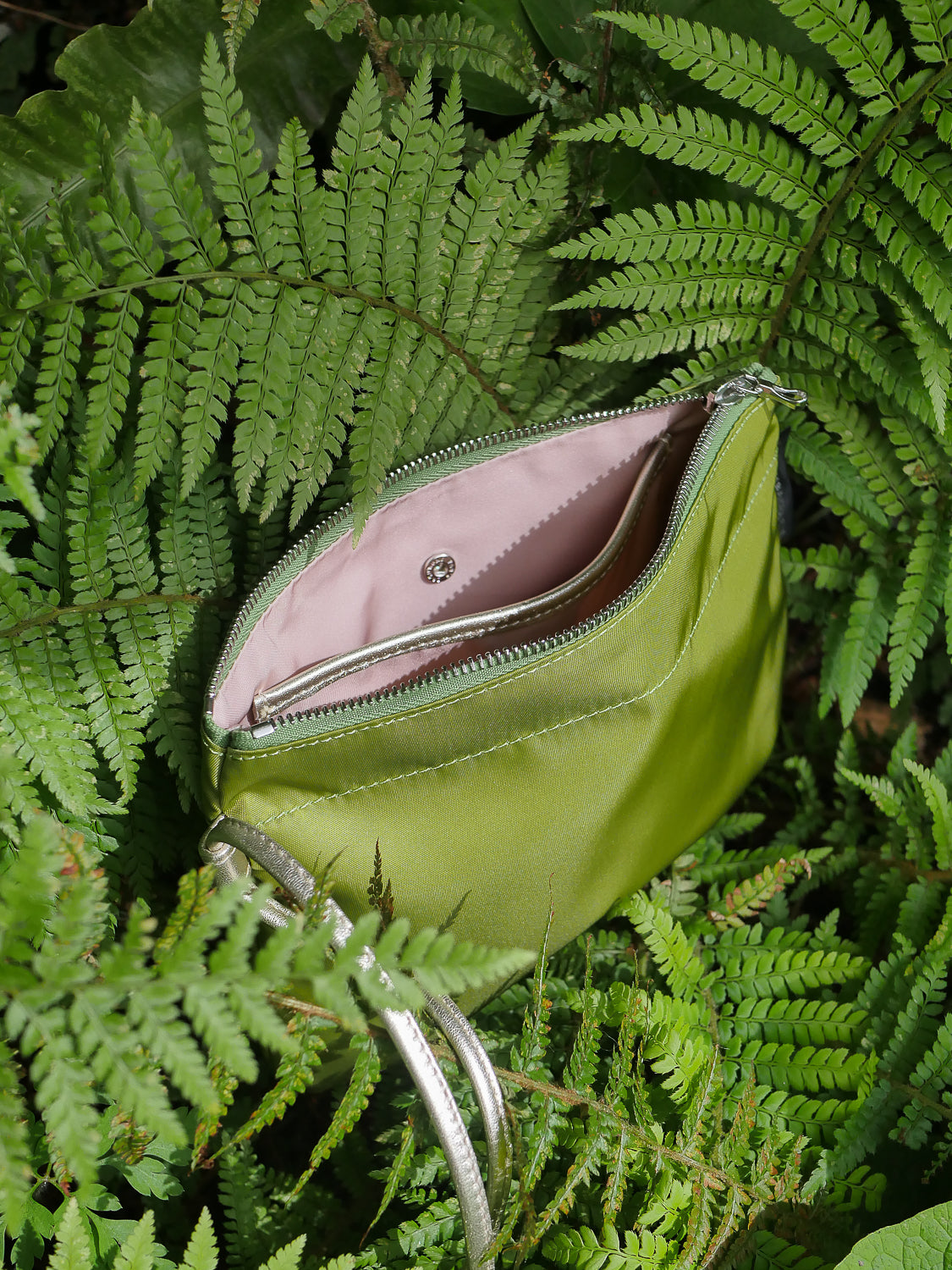 Pochette Verona Nylon Satiné – Lien en Cuir Métallisé Doré & Fermeture ...